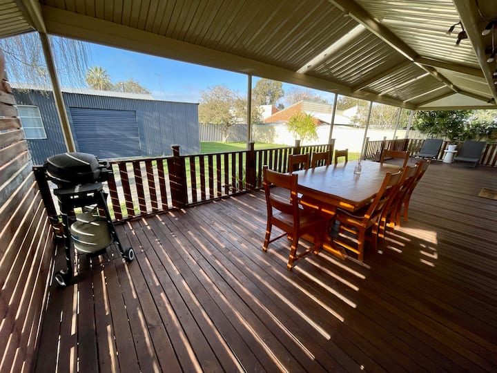 Centrally Located Family Friendly Busselton Home - Busselton