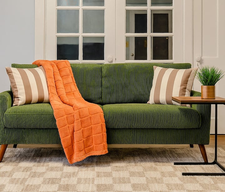 Updated Cosmopolitan Charm: King Studio - Chicago