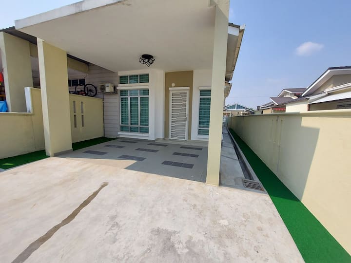Restu Ibu Homestay/guesthouse - 莎阿南
