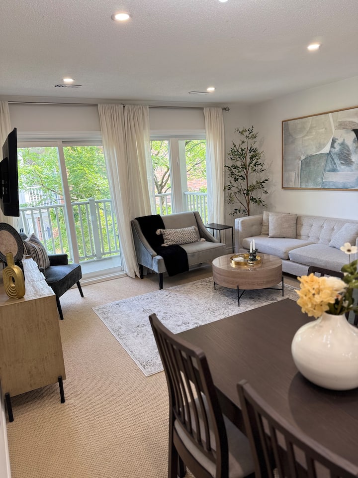 Bright And Cozy 2-bedroom Home - Ottawa