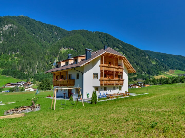 Kuhnehof – Quiet Apartment With Mountain View - Toblach