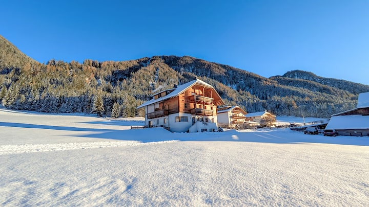Kuhnehof – Quiet Apartment With Mountain View - Innichen
