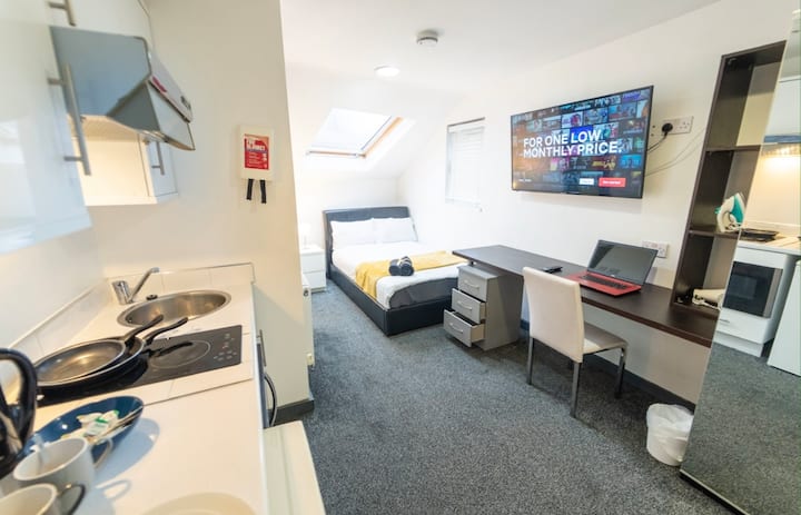 Top Floor Spacious Studio. - Selly Oak - Birmingham 