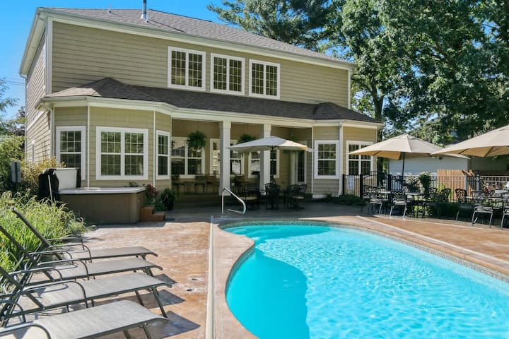 Inn Like A Lamb | Pool, Hot Tub, Fire Pit | Dogs - South Haven, MI