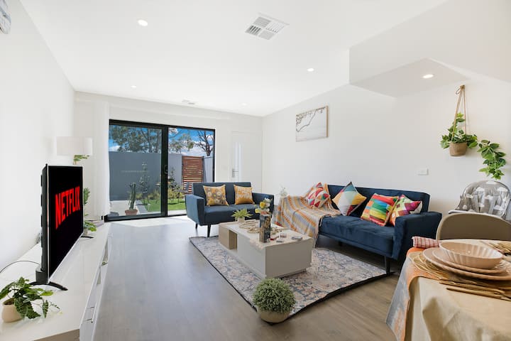 Lovely Homes In Throsby - Canberra