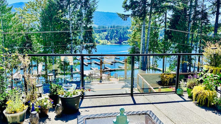 Northshore Estates Tranquil Getaway King Bed Suite - Lake Cowichan