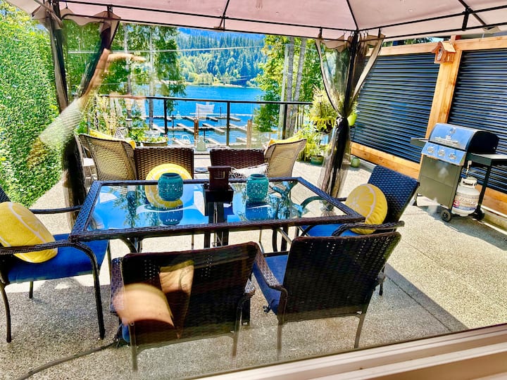 Water Front View, Zen Private Suite & Patio Spa - Lake Cowichan