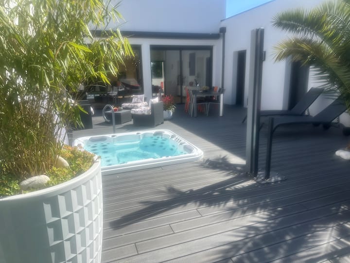 Maison Moderne, Lumineuse Agréable Pour Se Reposer - Malestroit
