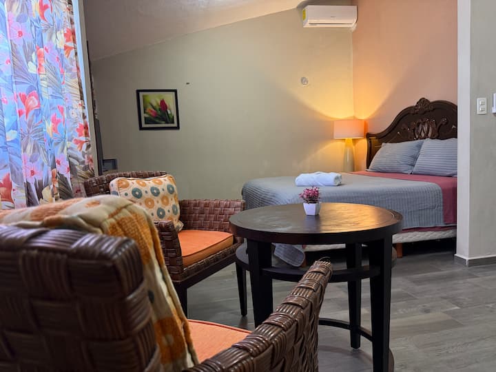 Casa Gemma, 3 Habitaciones Con Clima Y Baño C/una. - Corozal, Belize