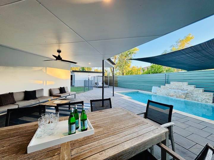 King Bed Retreat /Pool, Fire Pit & Theatre - Alice Springs