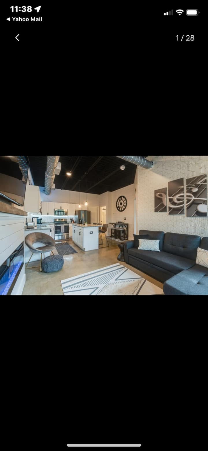Modern Condo Minutes From Broadway! - Nashville, TN