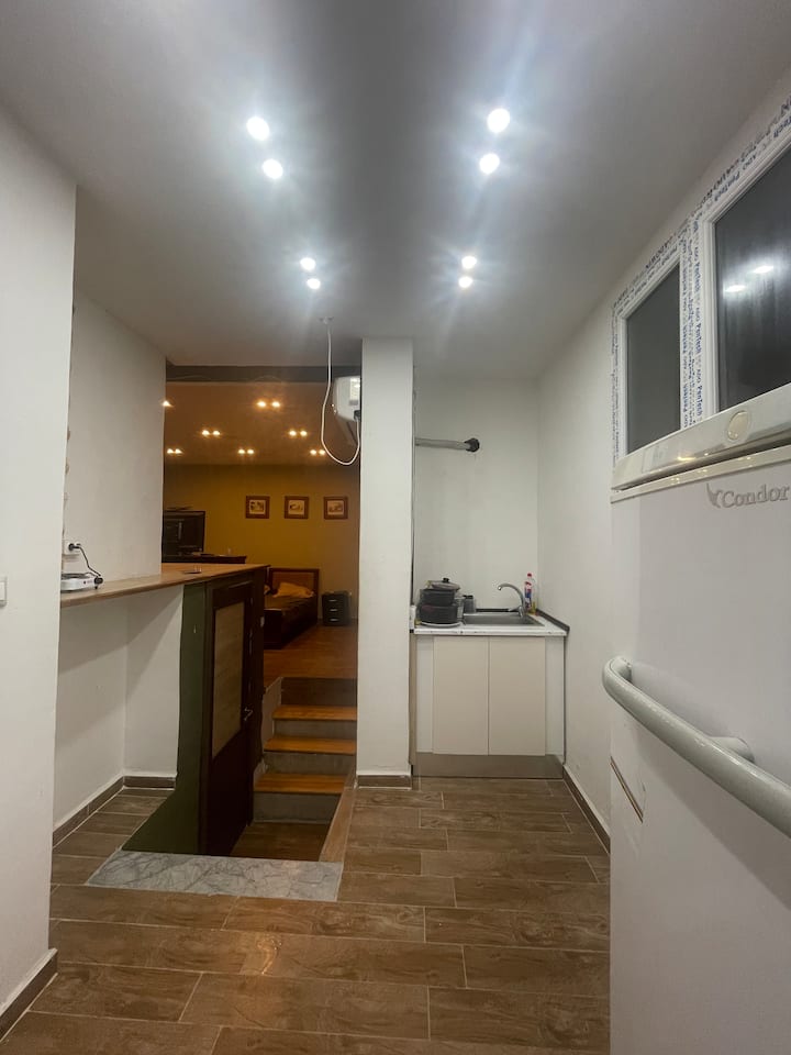 Studio Spacieux Avec Une Grande Terrasse De 50 M2 - Annaba