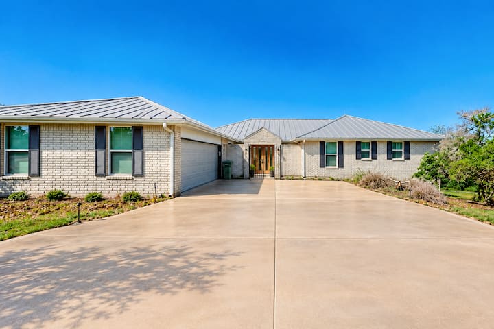 3br 2-story Home With Patio, Fireplace, Streaming - Kerrville, TX