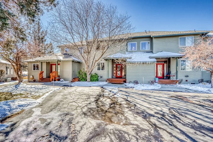 Two-story Townhome On Ridge Golf Course With Pools - Redmond, OR