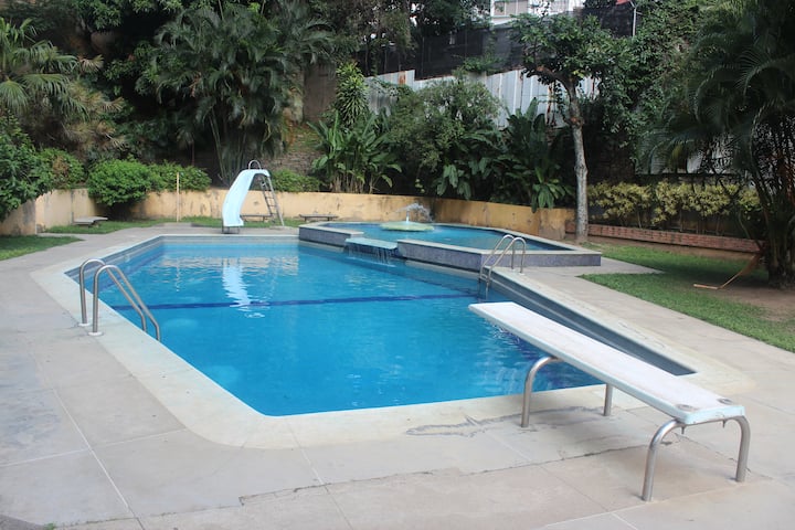 Habitación Independiente En Residencia Con Piscina - 