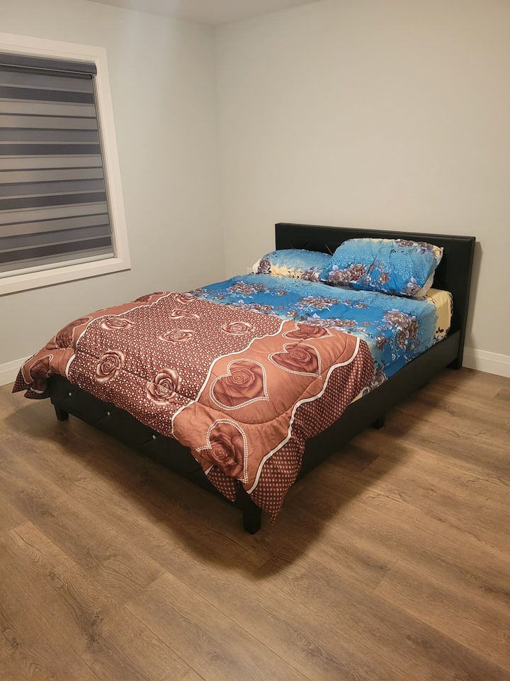 Bedroom With Attached Bathroom. - Woodstock
