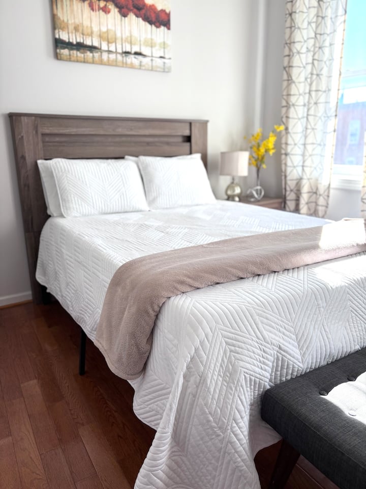 Bright Philadelphia Apartment - Philadelphia, PA