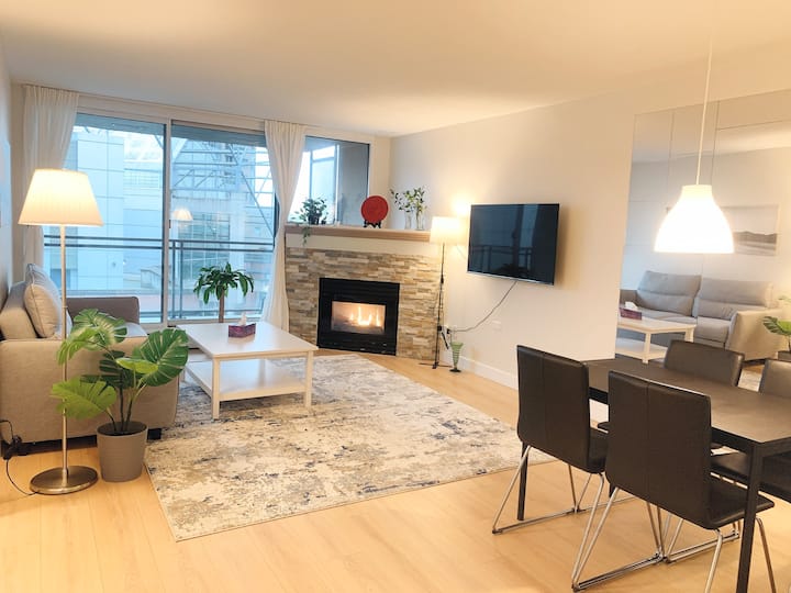 Free Parking/new Furniture Bedding - North Vancouver