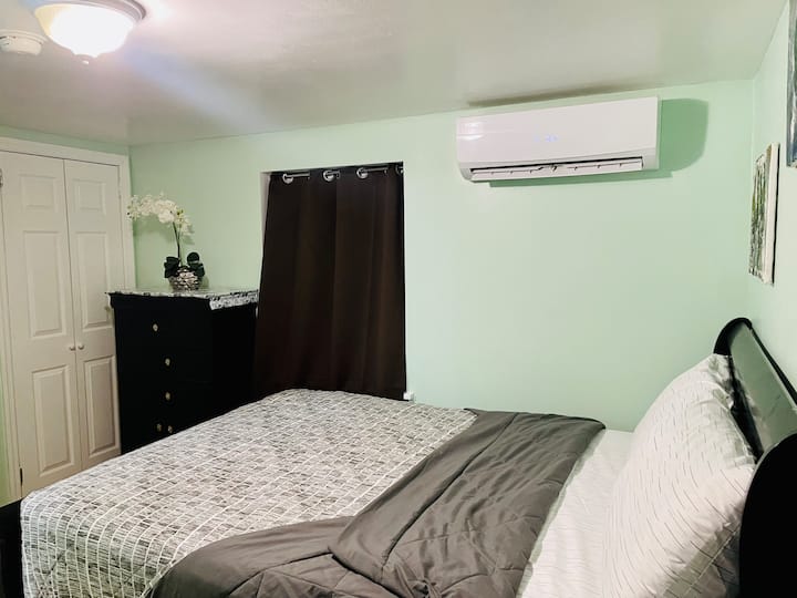 Cute & Cozy 1st Floor Apartment - The Bronx, NY