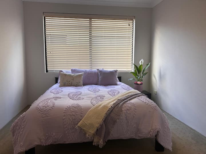 Beach House Ultra Lux - Queen Bedroom - Mandurah
