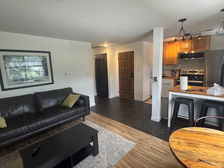 Apt 3- Museum View King Suite - Salt Lake City, UT