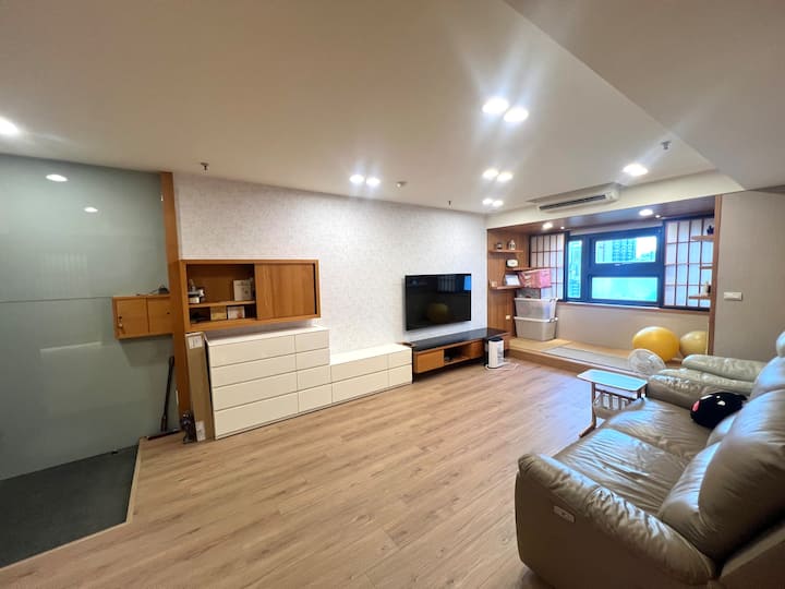 日式高級裝潢住宅,三多捷運站出站就到家,大遠百附近,歡迎所有旅客!(Near By三多商圈 Mrt) - Kaohsiung City