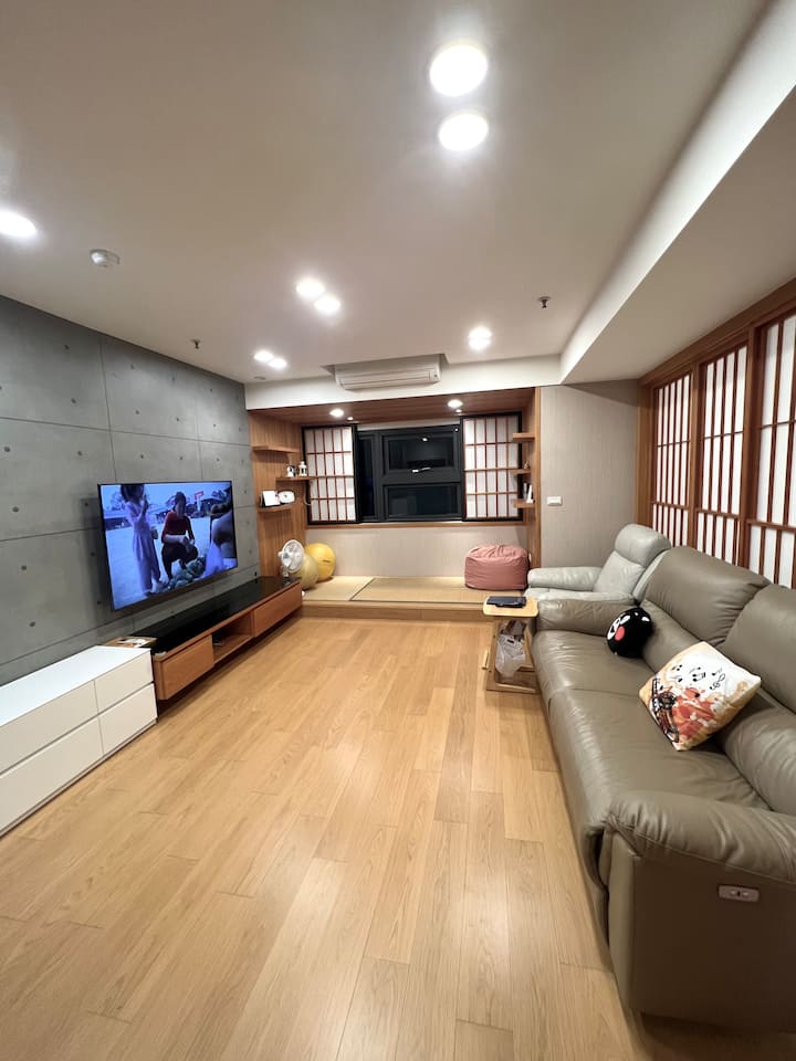 日式高級裝潢住宅，三多捷運站出站就到家，大遠百附近，歡迎所有旅客！（Near By三多商圈 Mrt） - 구산 구