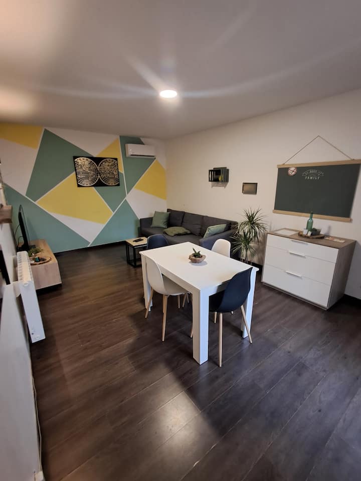 Maison Entière/cours Privée / Terrasse Privée - Pérouges