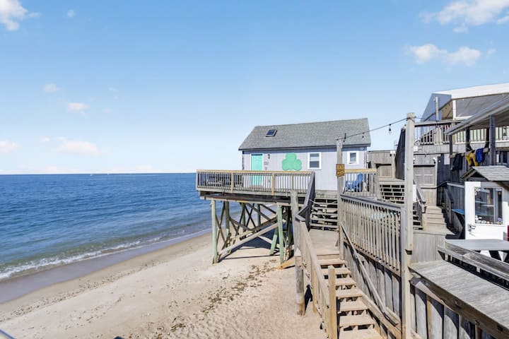 Ocean Star Beach Front Cottage - South Kingstown, RI