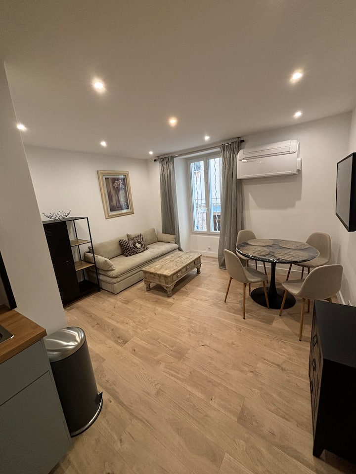 Au Plein Cœur D’antibes - ジュアン・レ・パン