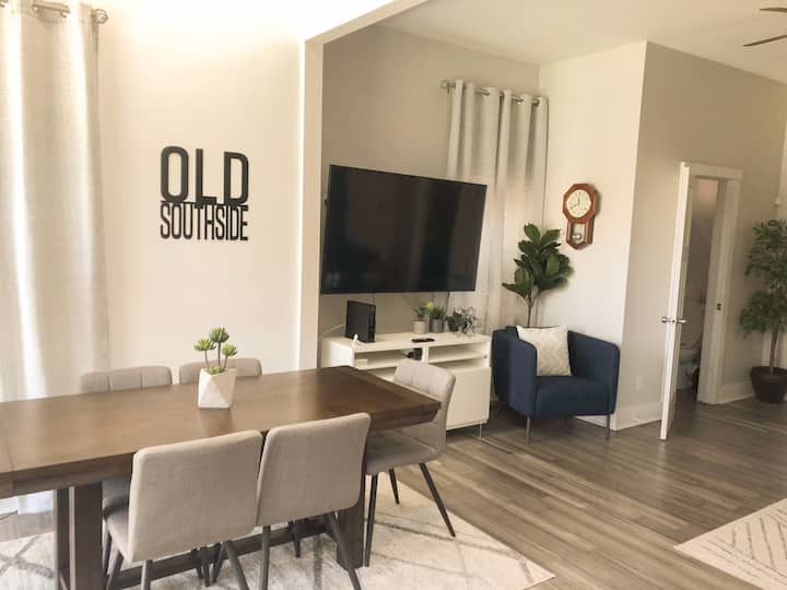 Walk To Lucas Oil
Spacious + Clean
Outdoor Space - Indianapolis