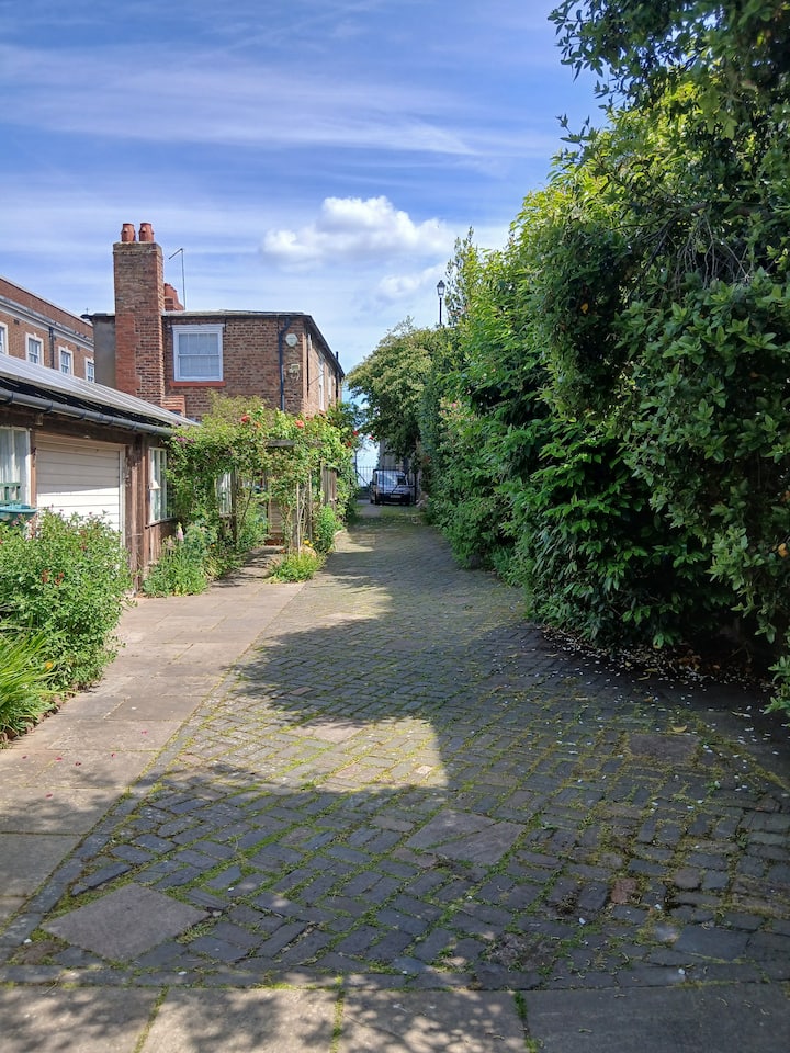 Unique Cottage On Chester Walls And Canal! - Chester, UK
