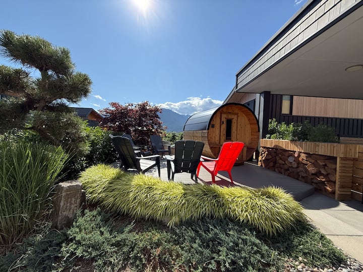 Modern 3br Mountain View Home - Squamish