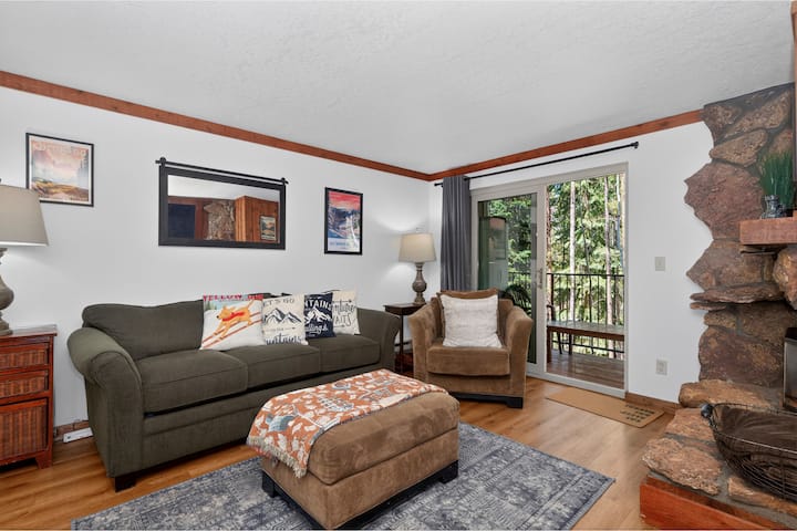 Cabin Themed 2 Bedroom, Ground Floor - Fraser, CO
