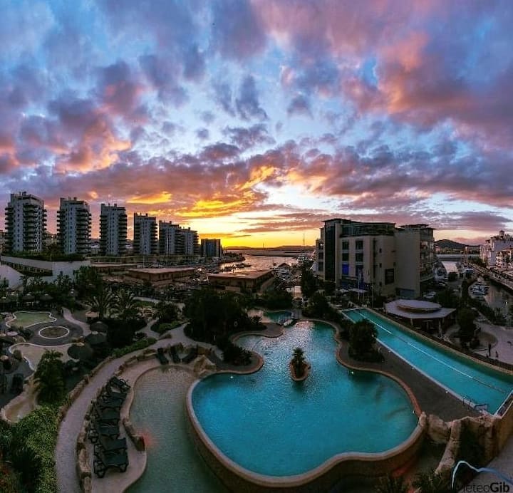 Britain In The Sun At Luxurious Ocean Village - La Línea de la Concepción
