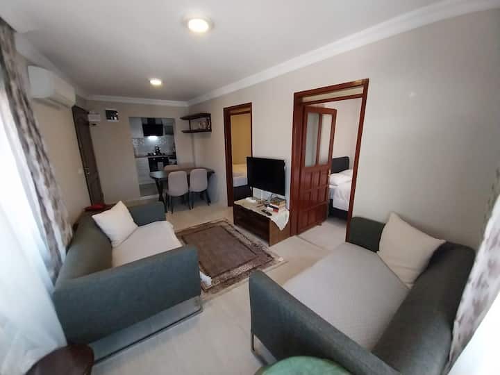 Tarihi Konak Bölgesinde Deniz Manzaralı Taş  Ev - İzmir