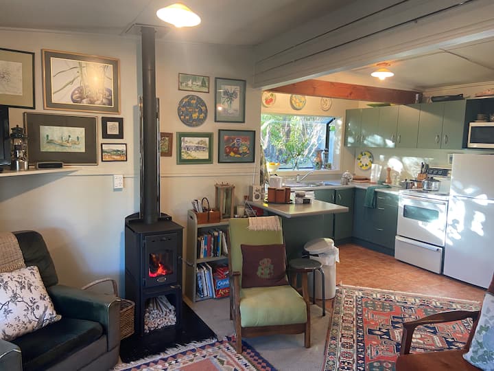 Charming Original Kiwi Bach - Lake Taupo