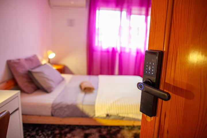 Tranquil Stay Near Airport | Easy Parking - Torrent