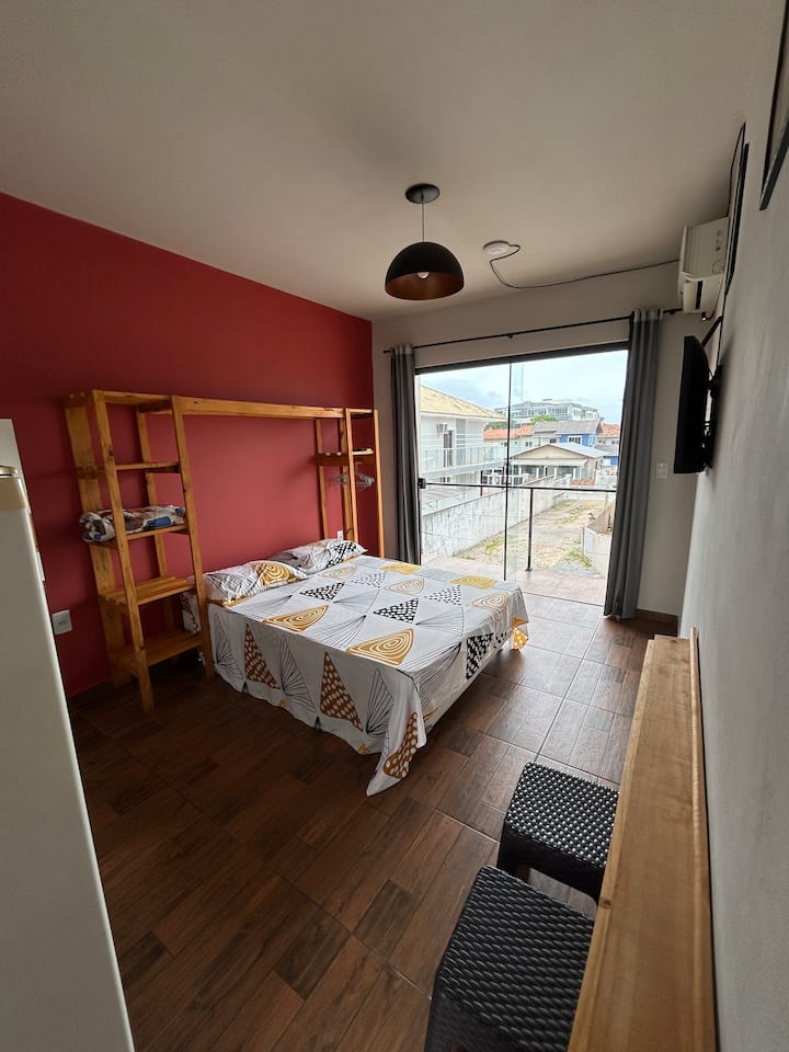 Kitnet C/ Garagem 2 Km Da Praia - Florianópolis