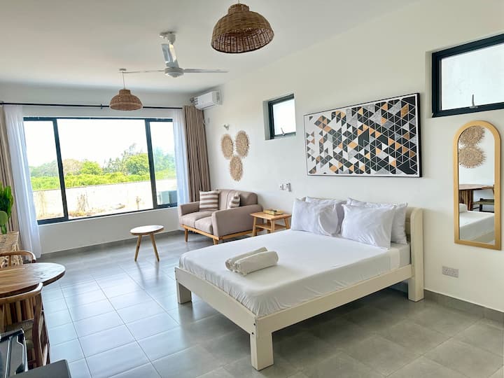 Shanzu Studio Near Beach,pool,wifi- Ac Extra Cost - モンバサ