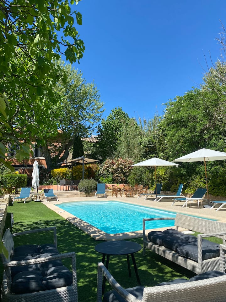 Mas De Charme Avec Parc Arboré & Piscine - Avignon