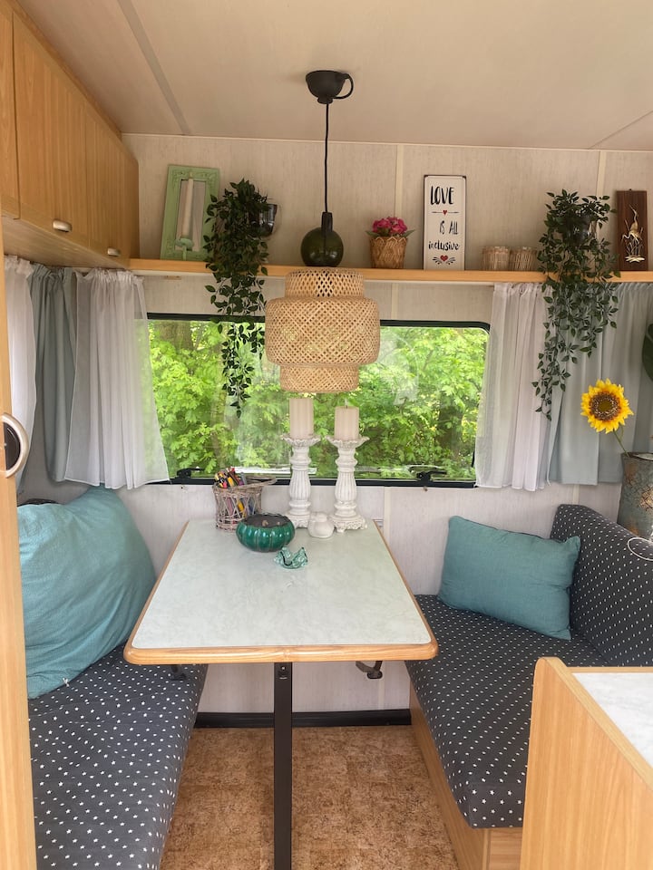 Lille Campingvogn På Landet - Tversted