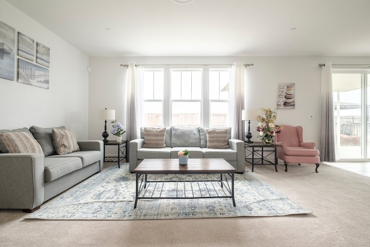 2024 Brand New 6 Bedroom And 4 Baths House. - エルクグローブ, CA