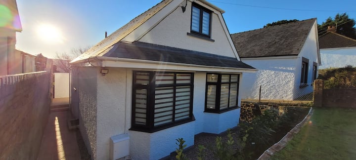 The Laurels
Glanymor Road
Goodwick, Sa64 0ep - Fishguard