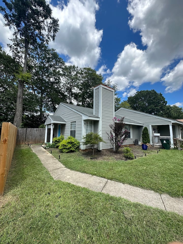 Cozy Townhouse-new,king & Patio - ボネアー, GA