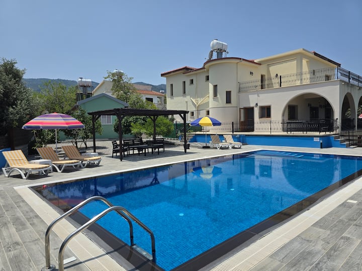 Traditional Villa 4/5 Bedroom £170/£200
Per Night - Ciprus