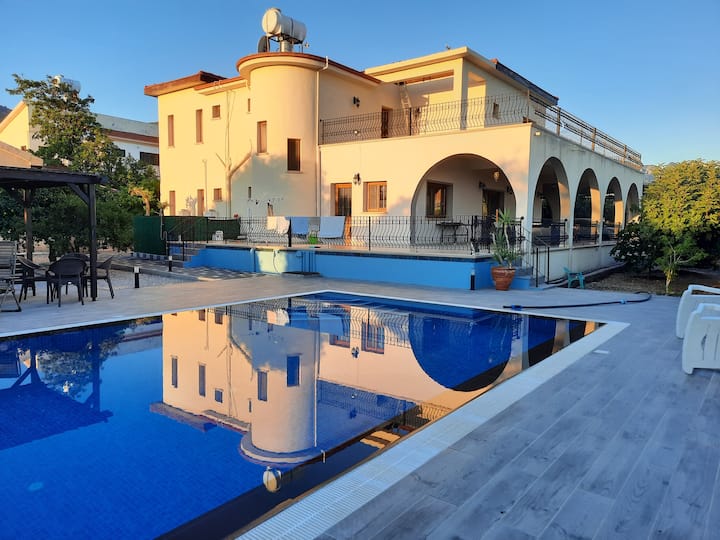 Traditional Villa 4/5 Bedroom £170/£200
Per Night - Cyprus