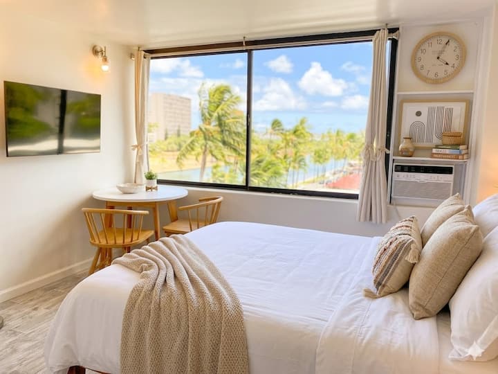 Great Waikiki Canal View - Modern Cozy Studio 8 - Honolulu, HI