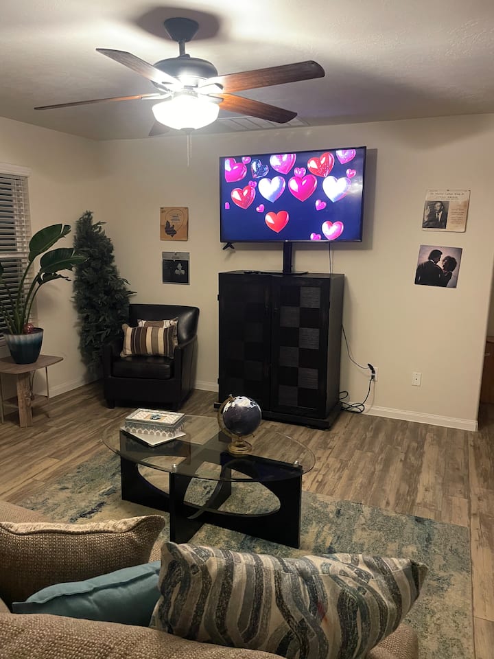 Warm And Cozy Retreat - Pearland, TX
