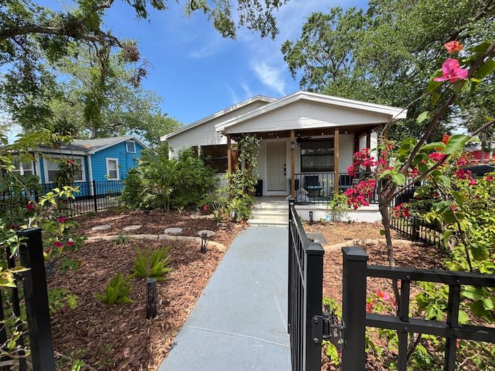 Bungalow In Downtown St. Pete King Beds - St. Petersburg, FL